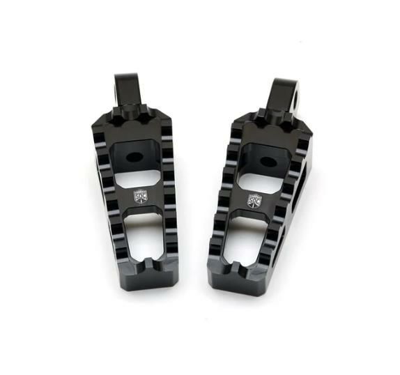 San Diego Customs ハーレー・M8 Softail用 RACE PEG フットペグ グロスブラック |ハーレーパーツ専門店 HDパーツ