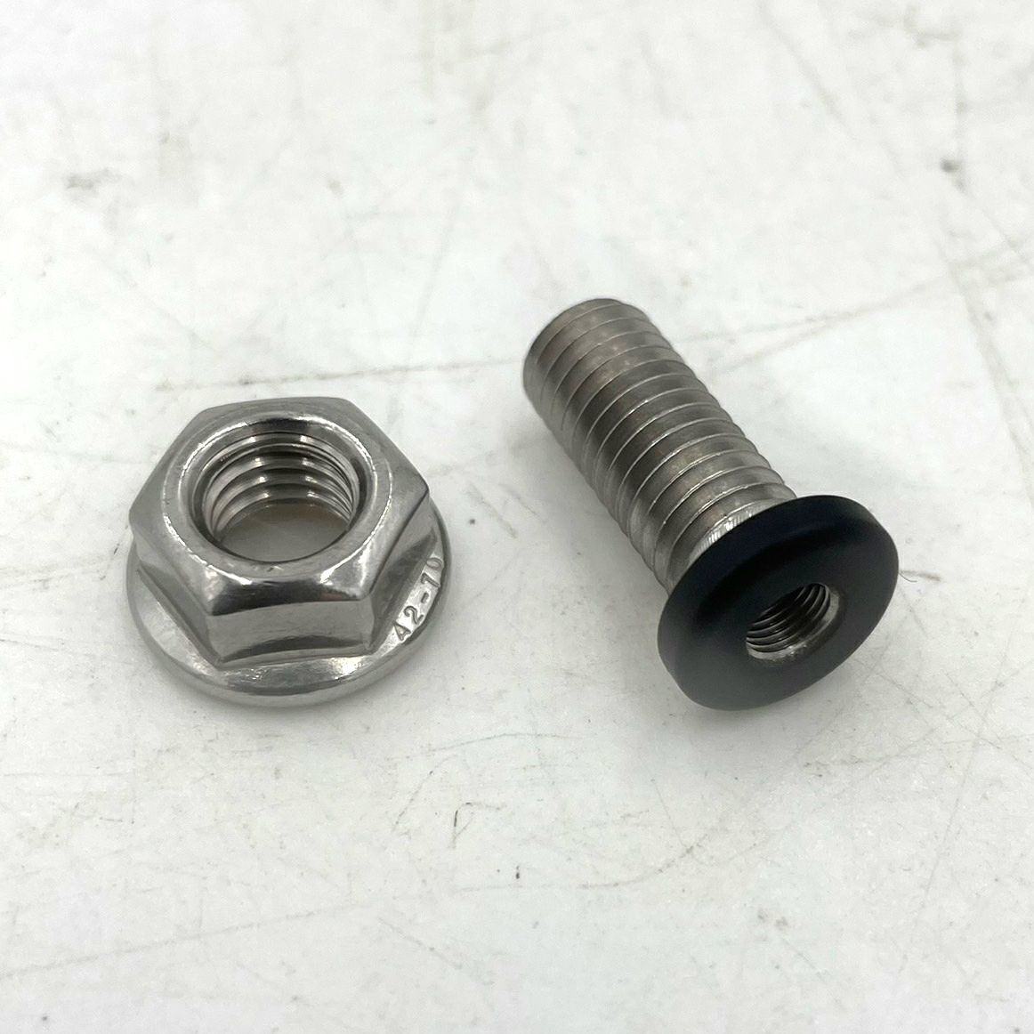 ソフテイル用リアウインカーステー｜ハーレーカスタムパーツ専門店