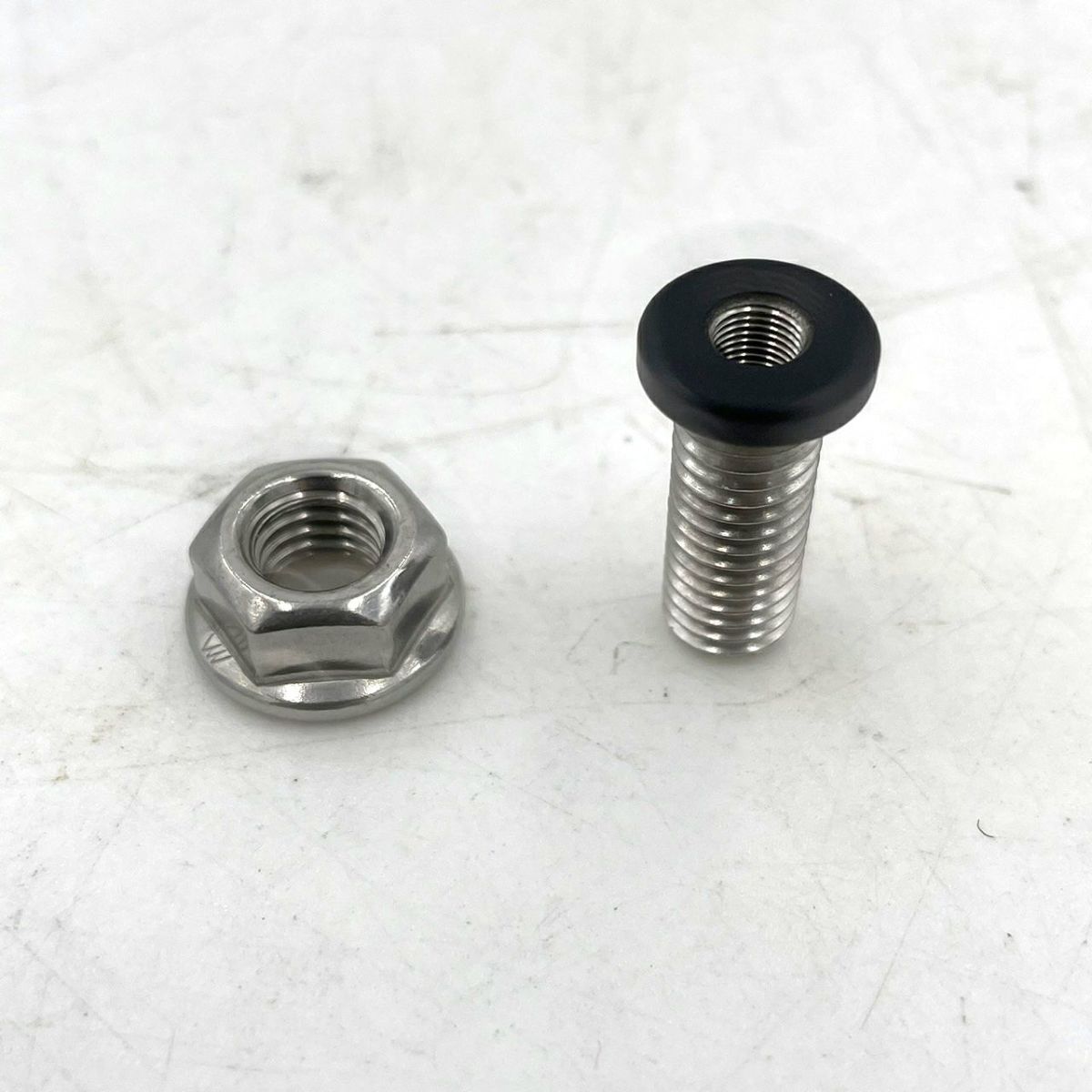 ソフテイル用リアウインカーステー｜ハーレーカスタムパーツ専門店