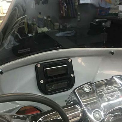 ハーレー M8 ソフテイル Sharknadoフェアリング用 デジタルゲージプレート ブラック Paul Yaffe |ハーレーパーツ専門店 ...