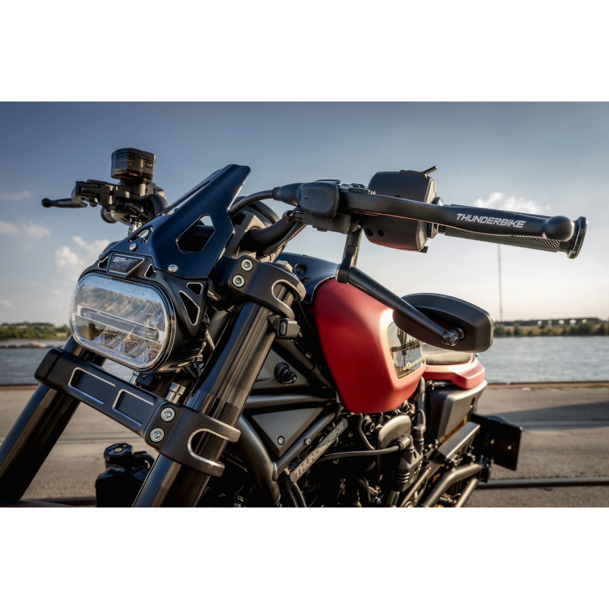 ナイトスター(RH975) ハンドルバー｜ハーレーカスタムパーツ専門店